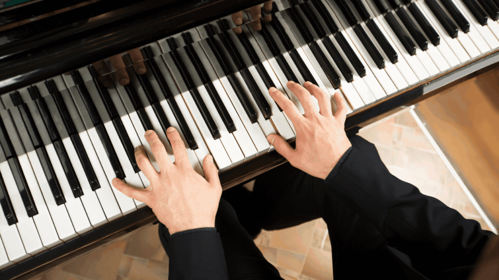 How to Make Your Left Hand Move Freely on Piano! Beginner Practice ...